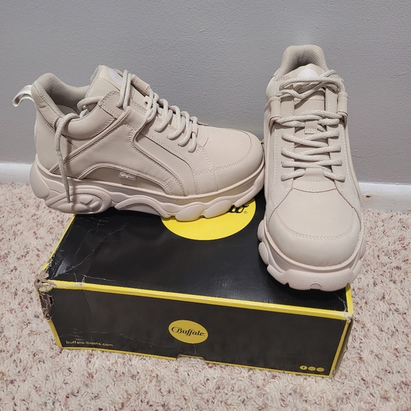 Buffalo David Bitton | Shoes | Nib Buffalo Corin Trainer In Cream ...